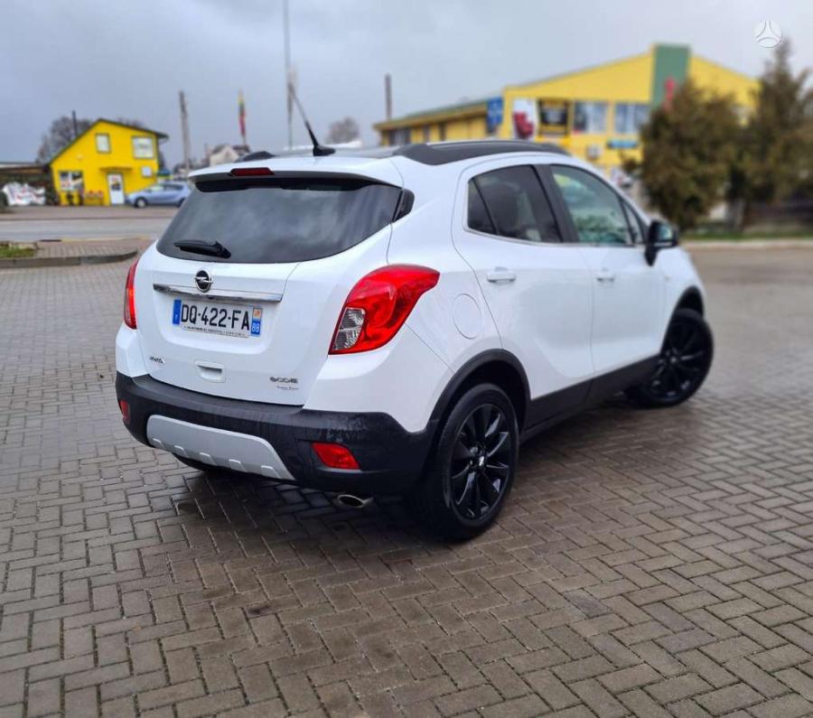 White Opel Mokka 2015 in Taurage, with an engine capacity of 1.60 L and mileage of 191 thousand km for 6300 €, photo 4 on AUTOMOTO.COM.LV