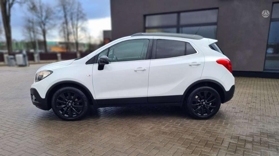 White Opel Mokka 2015 in Taurage, with an engine capacity of 1.60 L and mileage of 191 thousand km for 6300 €, photo 5 on AUTOMOTO.COM.LV