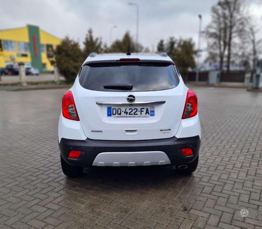 White Opel Mokka 2015 in Taurage, with an engine capacity of 1.60 L and mileage of 191 thousand km for 6300 €, photo 8 on AUTOMOTO.COM.LV