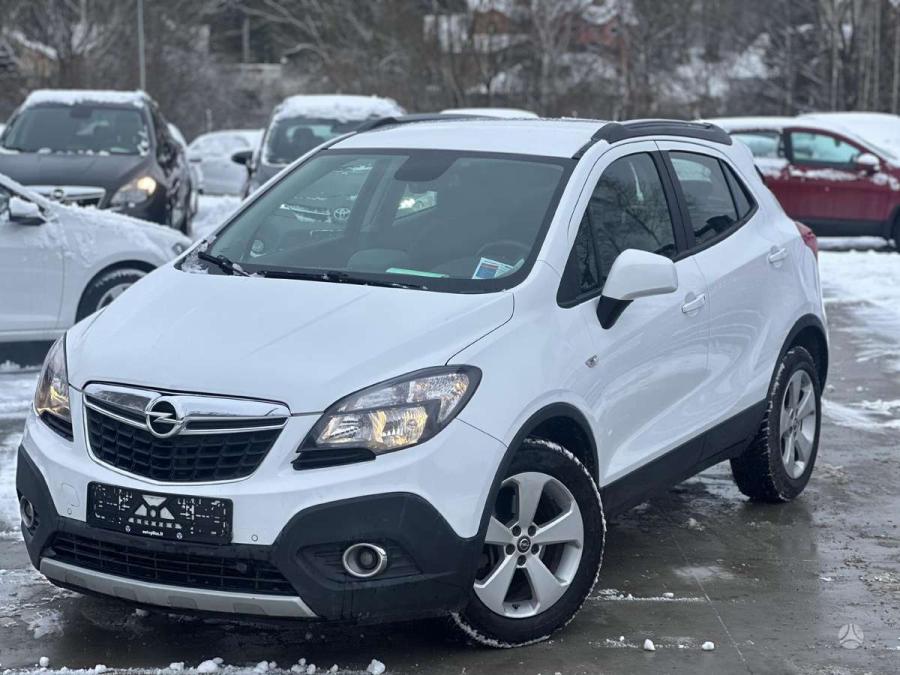 White Opel Mokka 2015 in Alytus, with an engine capacity of 1.69 L and mileage of 204 thousand km for 7350 €, photo 1 on AUTOMOTO.COM.LV