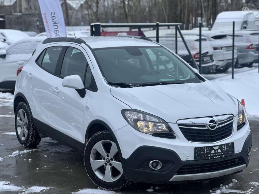 White Opel Mokka 2015 in Alytus, with an engine capacity of 1.69 L and mileage of 204 thousand km for 7350 €, photo 2 on AUTOMOTO.COM.LV