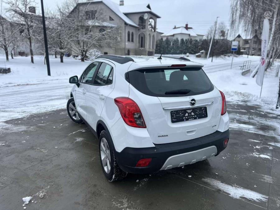 White Opel Mokka 2015 in Alytus, with an engine capacity of 1.69 L and mileage of 204 thousand km for 7350 €, photo 4 on AUTOMOTO.COM.LV