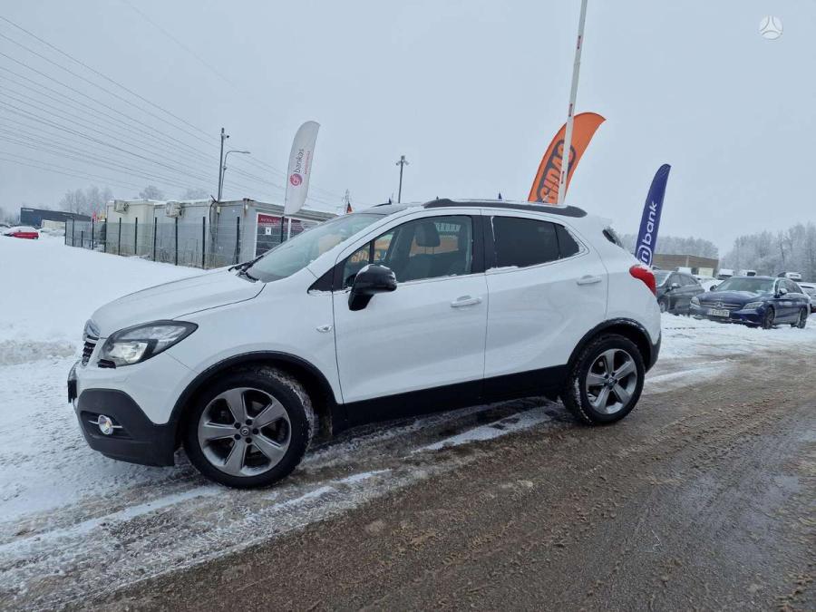 White Opel Mokka 2015 in Kaunas, with an engine capacity of 1.60 L and mileage of 185 thousand km for 8150 €, photo 4 on AUTOMOTO.COM.LV