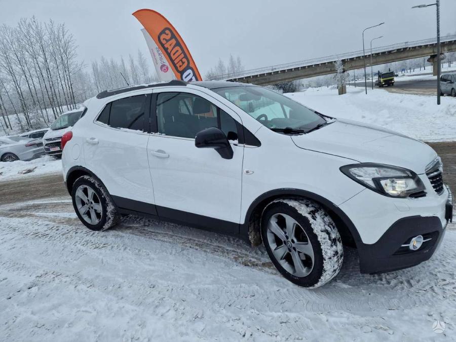 White Opel Mokka 2015 in Kaunas, with an engine capacity of 1.60 L and mileage of 185 thousand km for 8150 €, photo 5 on AUTOMOTO.COM.LV