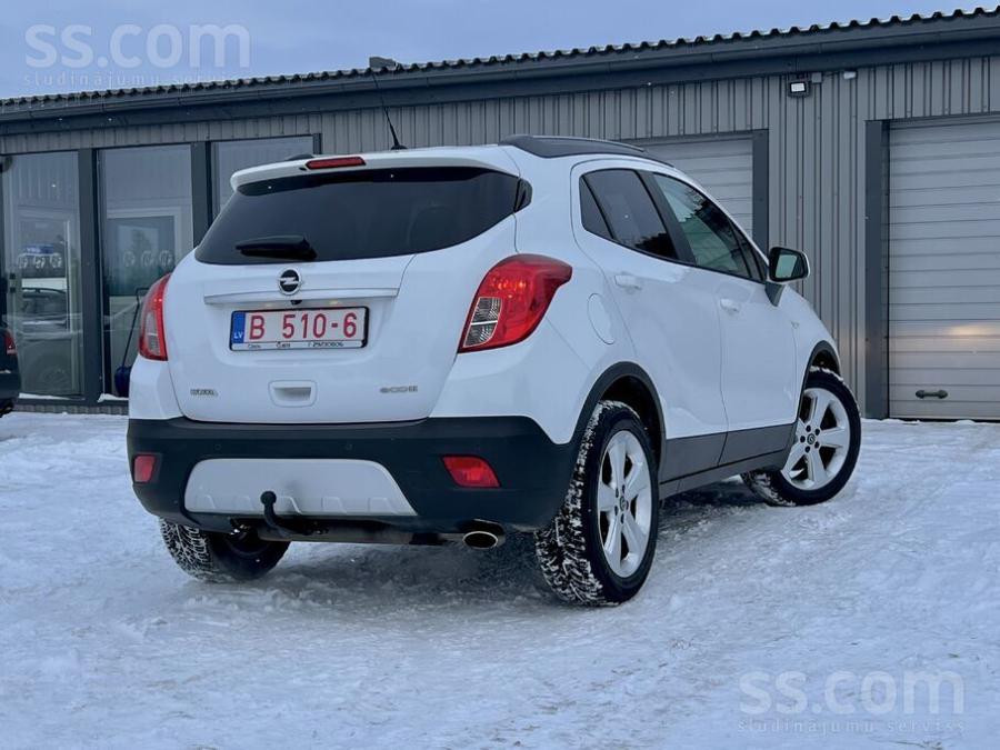 White Opel Mokka 2015 in Cesis, with an engine capacity of 1.60 L and mileage of 211 thousand km for 7350 €, photo 4 on AUTOMOTO.COM.LV