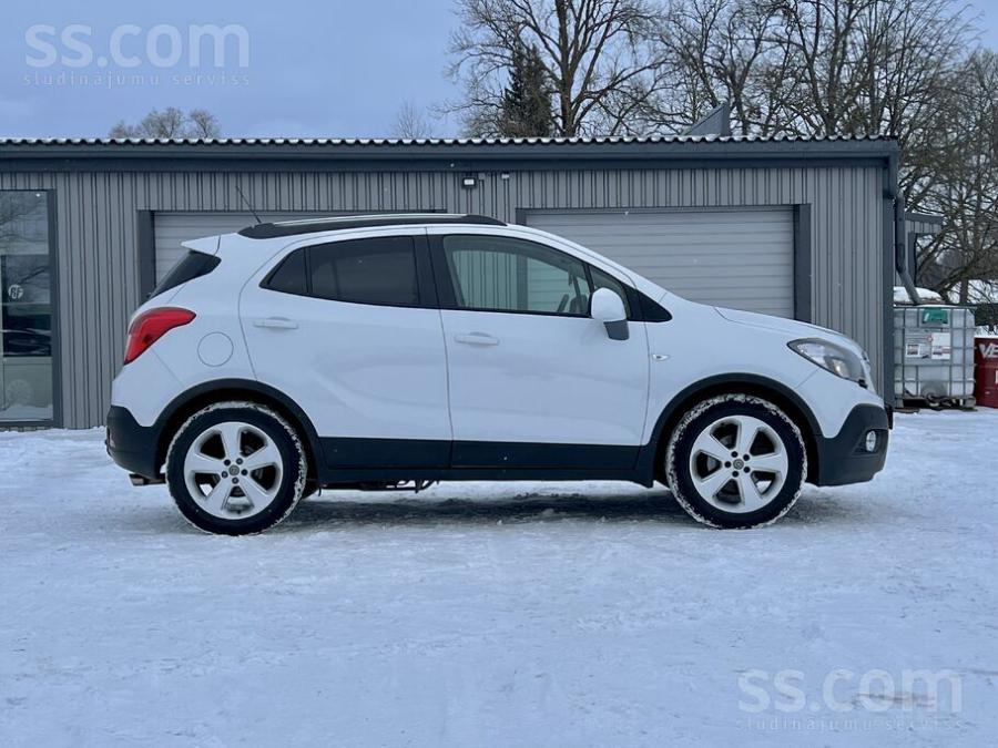 White Opel Mokka 2015 in Cesis, with an engine capacity of 1.60 L and mileage of 211 thousand km for 7350 €, photo 6 on AUTOMOTO.COM.LV