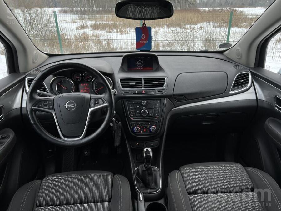 White Opel Mokka 2015 in Cesis, with an engine capacity of 1.60 L and mileage of 211 thousand km for 7350 €, photo 10 on AUTOMOTO.COM.LV