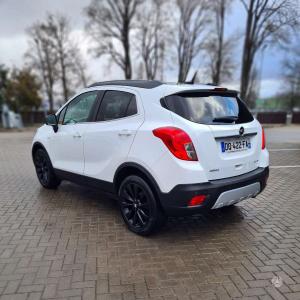 White Opel Mokka 2015 in Taurage, with an engine capacity of 1.60 L and mileage of 191 thousand km for 6000 €, photo 4 on AUTOMOTO.COM.LV