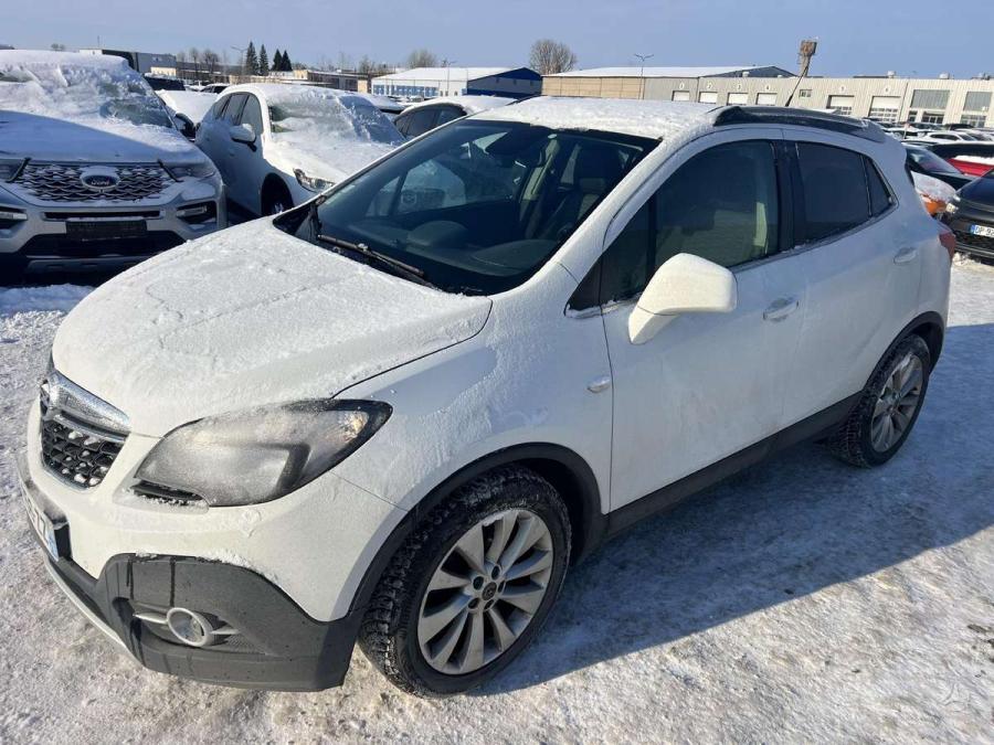 White Opel Mokka 2015 in Taurage, with an engine capacity of 1.36 L and mileage of 208 thousand km for 5900 €, photo 2 on AUTOMOTO.COM.LV