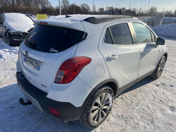 White Opel Mokka 2015 in Taurage, with an engine capacity of 1.36 L and mileage of 208 thousand km for 5900 €, photo 5 on AUTOMOTO.COM.LV