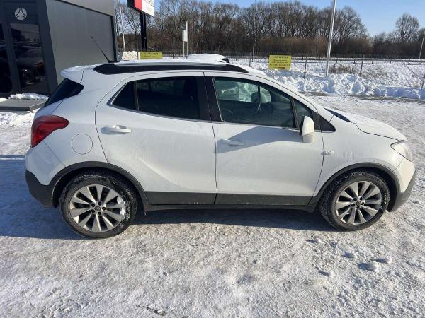 White Opel Mokka 2015 in Taurage, with an engine capacity of 1.36 L and mileage of 208 thousand km for 5900 €, photo 6 on AUTOMOTO.COM.LV