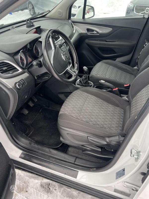 Balts Opel Mokka 2015 Panevēža, ar dzinēja tilpumu 1.60 L un nobraukumu 262 tūkst. km par 5300 €, foto 10 vietnē AUTOMOTO.COM.LV