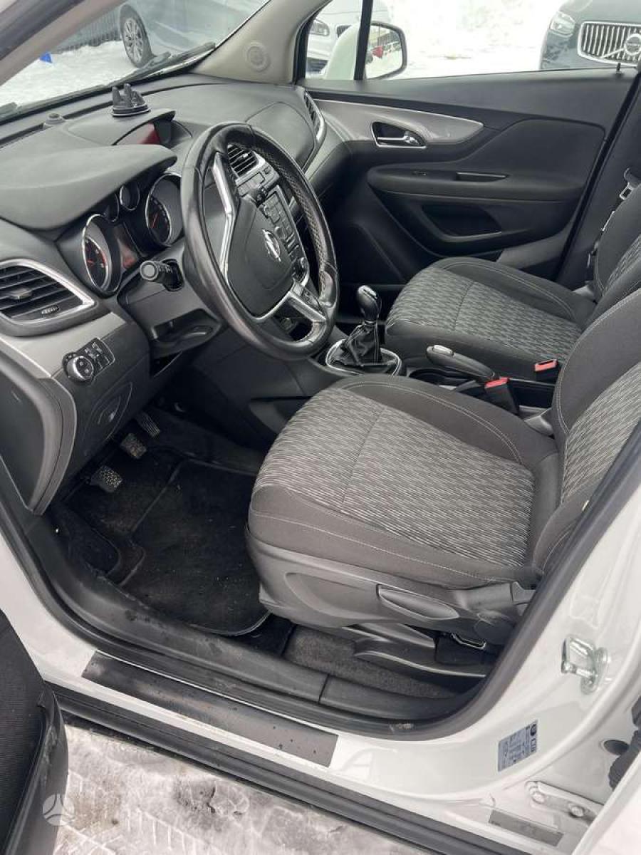Balts Opel Mokka 2015 Panevēža, ar dzinēja tilpumu 1.60 L un nobraukumu 262 tūkst. km par 5300 €, foto 10 vietnē AUTOMOTO.COM.LV
