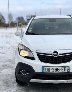 White Opel Mokka 2015 in Taurage, with an engine capacity of 1.60 L and mileage of 248 thousand km for 5900 €, photo 3 on AUTOMOTO.COM.LV