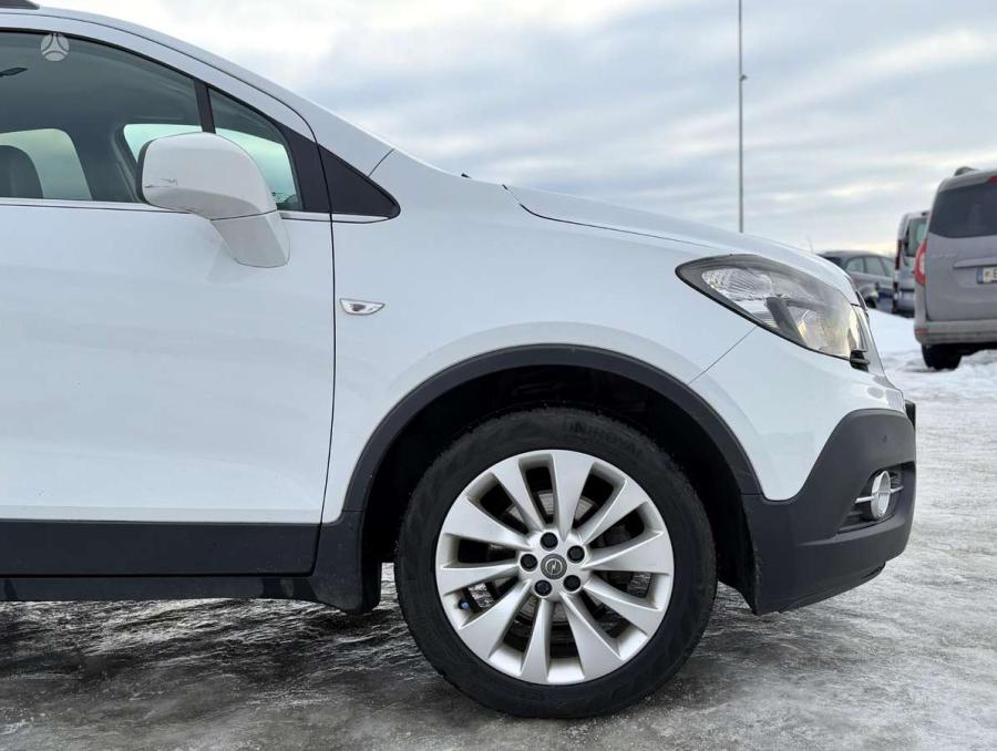 White Opel Mokka 2015 in Taurage, with an engine capacity of 1.60 L and mileage of 248 thousand km for 5900 €, photo 10 on AUTOMOTO.COM.LV
