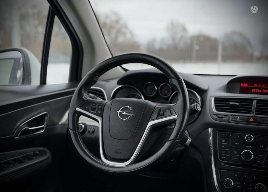 White Opel Mokka 2015 in Taurage, with an engine capacity of 1.60 L and mileage of 248 thousand km for 5900 €, photo 29 on AUTOMOTO.COM.LV