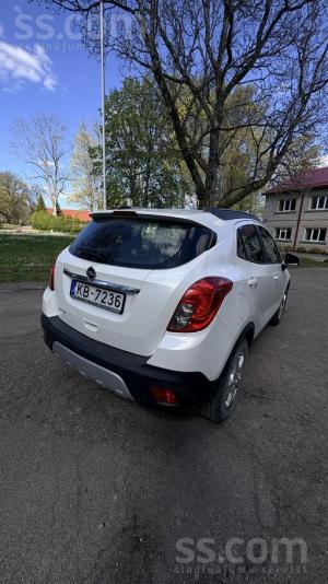 Белый Опель Mokka 2015 в Лиепая, объемом двигателя 1.60 л и пробегом 109 тыс. км за 6850 €, фото 4 на AUTOMOTO.COM.LV