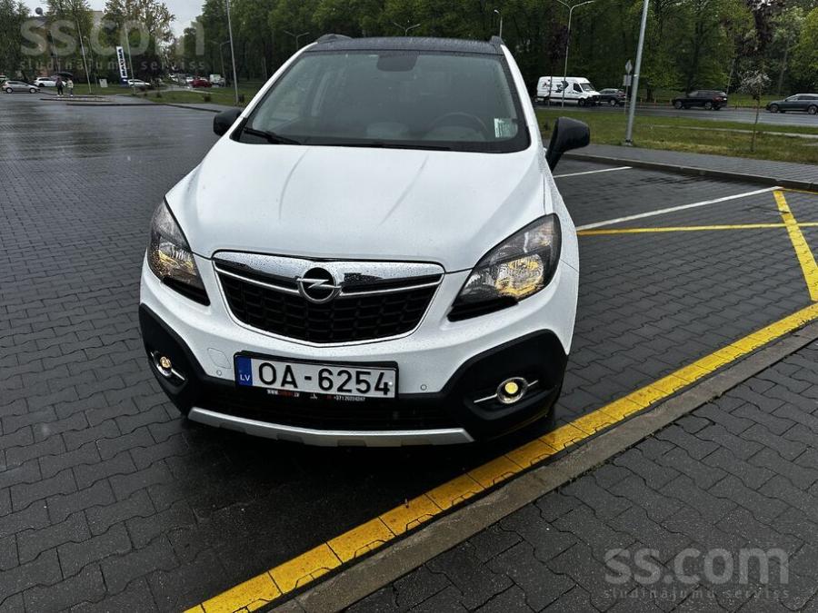 White Opel Mokka 2015 in Riga, with an engine capacity of 1.60 L and mileage of 157 thousand km for 8250 €, photo 1 on AUTOMOTO.COM.LV
