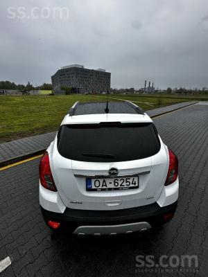 White Opel Mokka 2015 in Riga, with an engine capacity of 1.60 L and mileage of 157 thousand km for 8250 €, photo 4 on AUTOMOTO.COM.LV