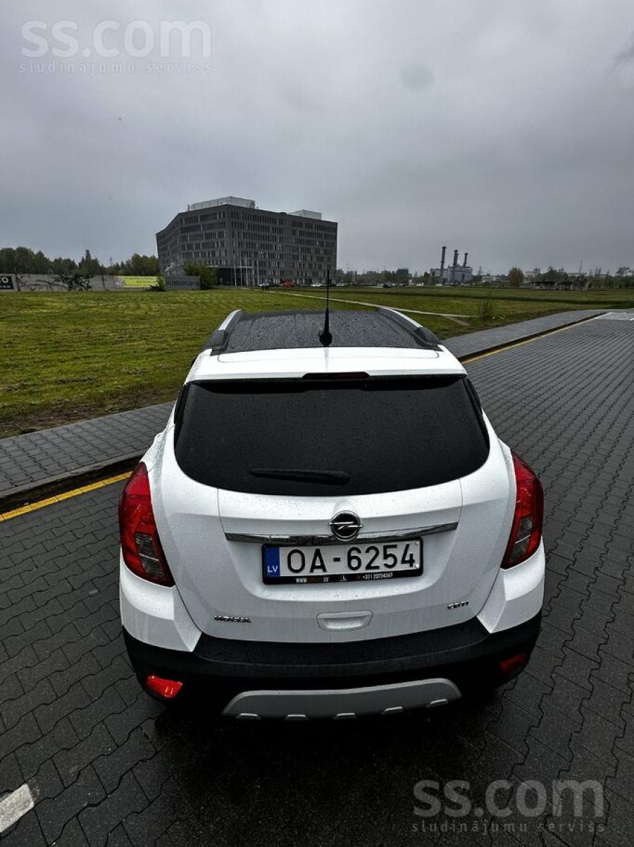 White Opel Mokka 2015 in Riga, with an engine capacity of 1.60 L and mileage of 157 thousand km for 8250 €, photo 4 on AUTOMOTO.COM.LV