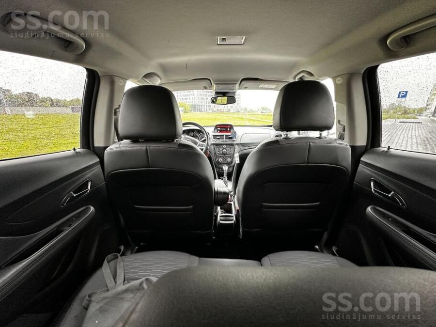 White Opel Mokka 2015 in Riga, with an engine capacity of 1.60 L and mileage of 157 thousand km for 8250 €, photo 6 on AUTOMOTO.COM.LV