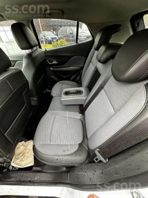 White Opel Mokka 2015 in Riga, with an engine capacity of 1.60 L and mileage of 157 thousand km for 8250 €, photo 8 on AUTOMOTO.COM.LV