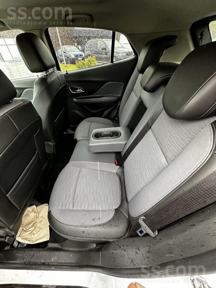 White Opel Mokka 2015 in Riga, with an engine capacity of 1.60 L and mileage of 157 thousand km for 8250 €, photo 8 on AUTOMOTO.COM.LV