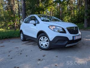 White Opel Mokka 2015 in Riga, with an engine capacity of 1.60 L and mileage of 99 thousand km for 7200 €, photo 1 on AUTOMOTO.COM.LV