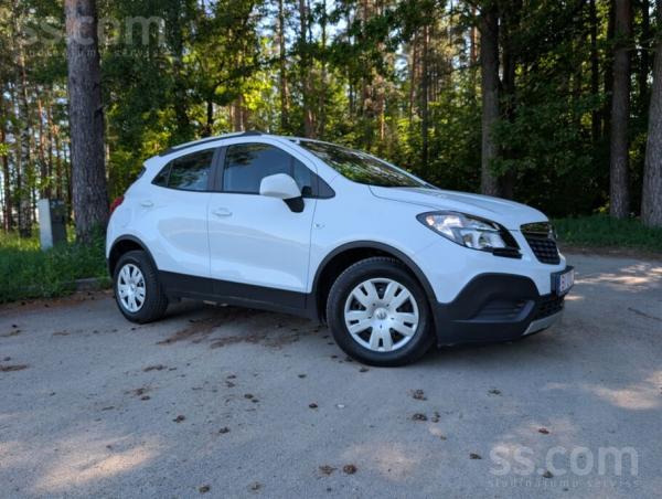 White Opel Mokka 2015 in Riga, with an engine capacity of 1.60 L and mileage of 99 thousand km for 7200 €, photo 2 on AUTOMOTO.COM.LV