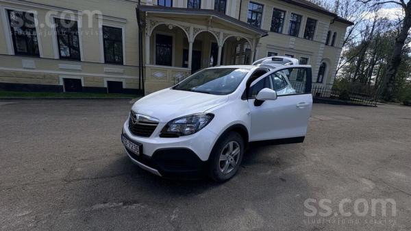 Белый Опель Mokka 2015 в Лиепая, объемом двигателя 1.60 л и пробегом 109 тыс. км за 6850 €, фото 2 на AUTOMOTO.COM.LV