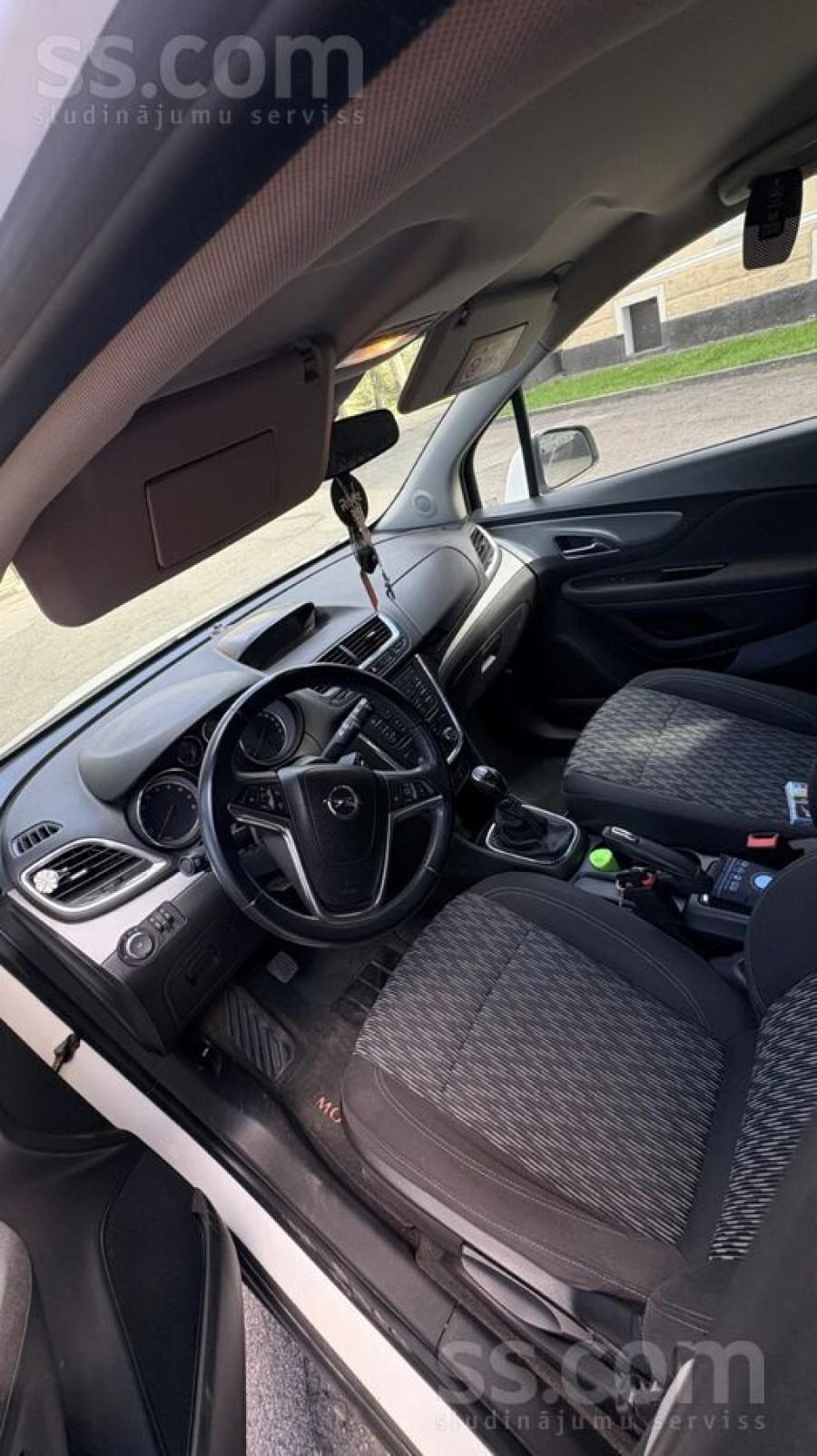 Balts Opel Mokka 2015 Liepāja, ar dzinēja tilpumu 1.60 L un nobraukumu 109 tūkst. km par 6850 €, foto 7 vietnē AUTOMOTO.COM.LV