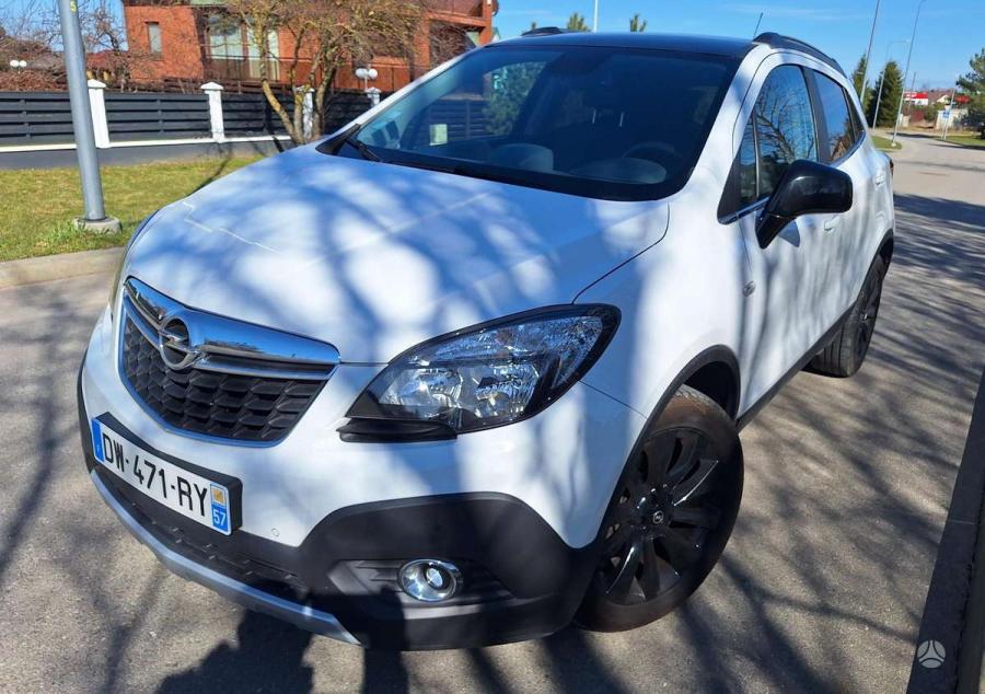White Opel Mokka 2015 in Klaipeda, with an engine capacity of 1.60 L and mileage of 225 thousand km for 6750 €, photo 1 on AUTOMOTO.COM.LV
