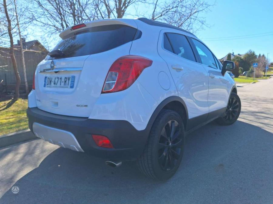 White Opel Mokka 2015 in Klaipeda, with an engine capacity of 1.60 L and mileage of 225 thousand km for 6750 €, photo 6 on AUTOMOTO.COM.LV