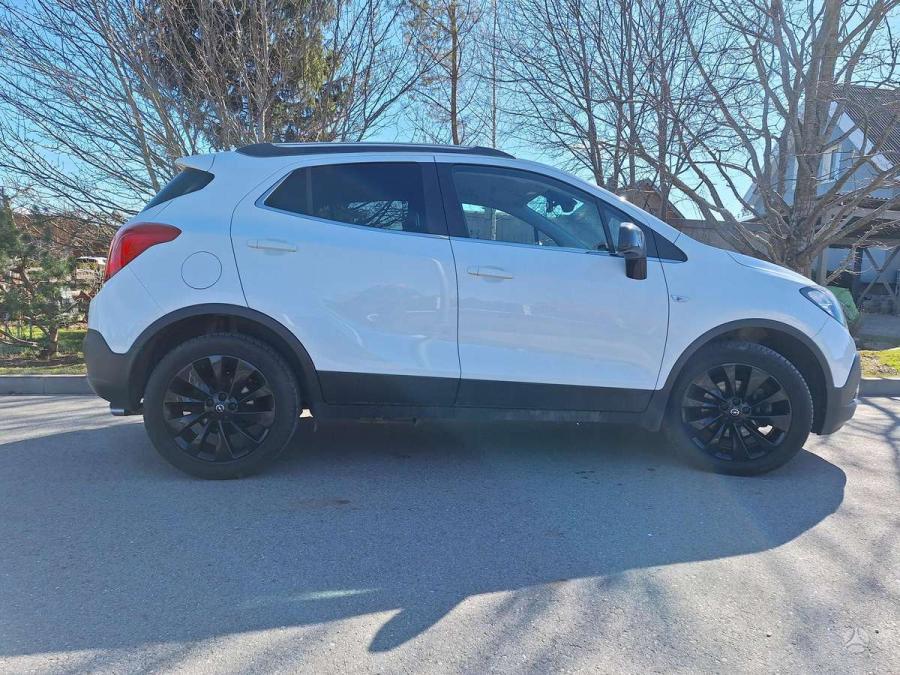 White Opel Mokka 2015 in Klaipeda, with an engine capacity of 1.60 L and mileage of 225 thousand km for 6750 €, photo 9 on AUTOMOTO.COM.LV