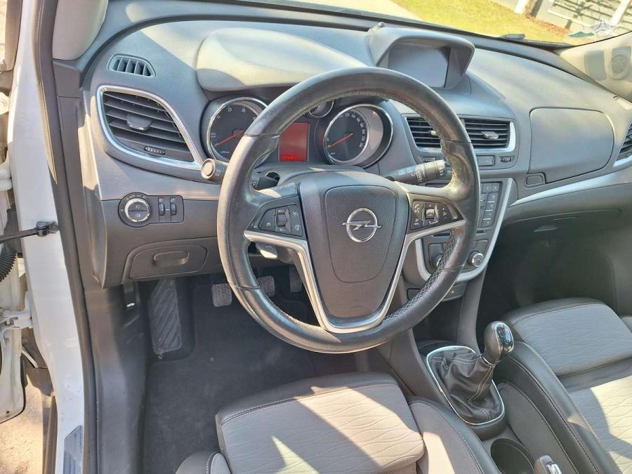 White Opel Mokka 2015 in Klaipeda, with an engine capacity of 1.60 L and mileage of 225 thousand km for 6750 €, photo 12 on AUTOMOTO.COM.LV
