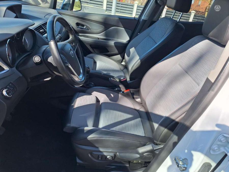 White Opel Mokka 2015 in Klaipeda, with an engine capacity of 1.60 L and mileage of 225 thousand km for 6750 €, photo 13 on AUTOMOTO.COM.LV