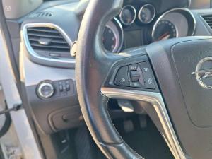 White Opel Mokka 2015 in Klaipeda, with an engine capacity of 1.60 L and mileage of 225 thousand km for 6750 €, photo 16 on AUTOMOTO.COM.LV