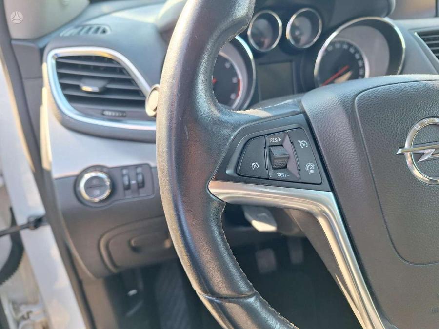 White Opel Mokka 2015 in Klaipeda, with an engine capacity of 1.60 L and mileage of 225 thousand km for 6750 €, photo 16 on AUTOMOTO.COM.LV