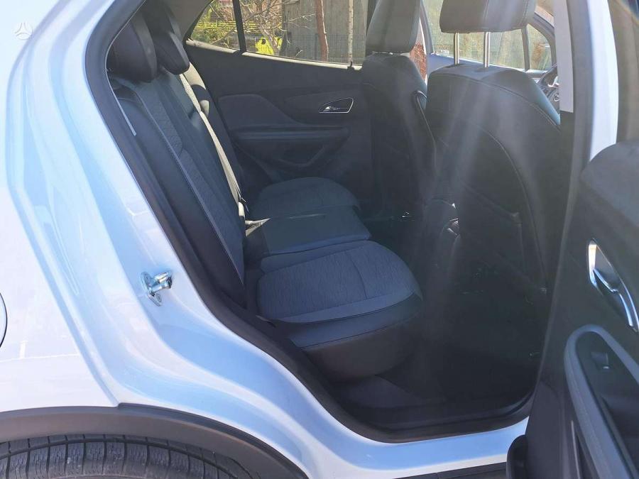White Opel Mokka 2015 in Klaipeda, with an engine capacity of 1.60 L and mileage of 225 thousand km for 6750 €, photo 18 on AUTOMOTO.COM.LV