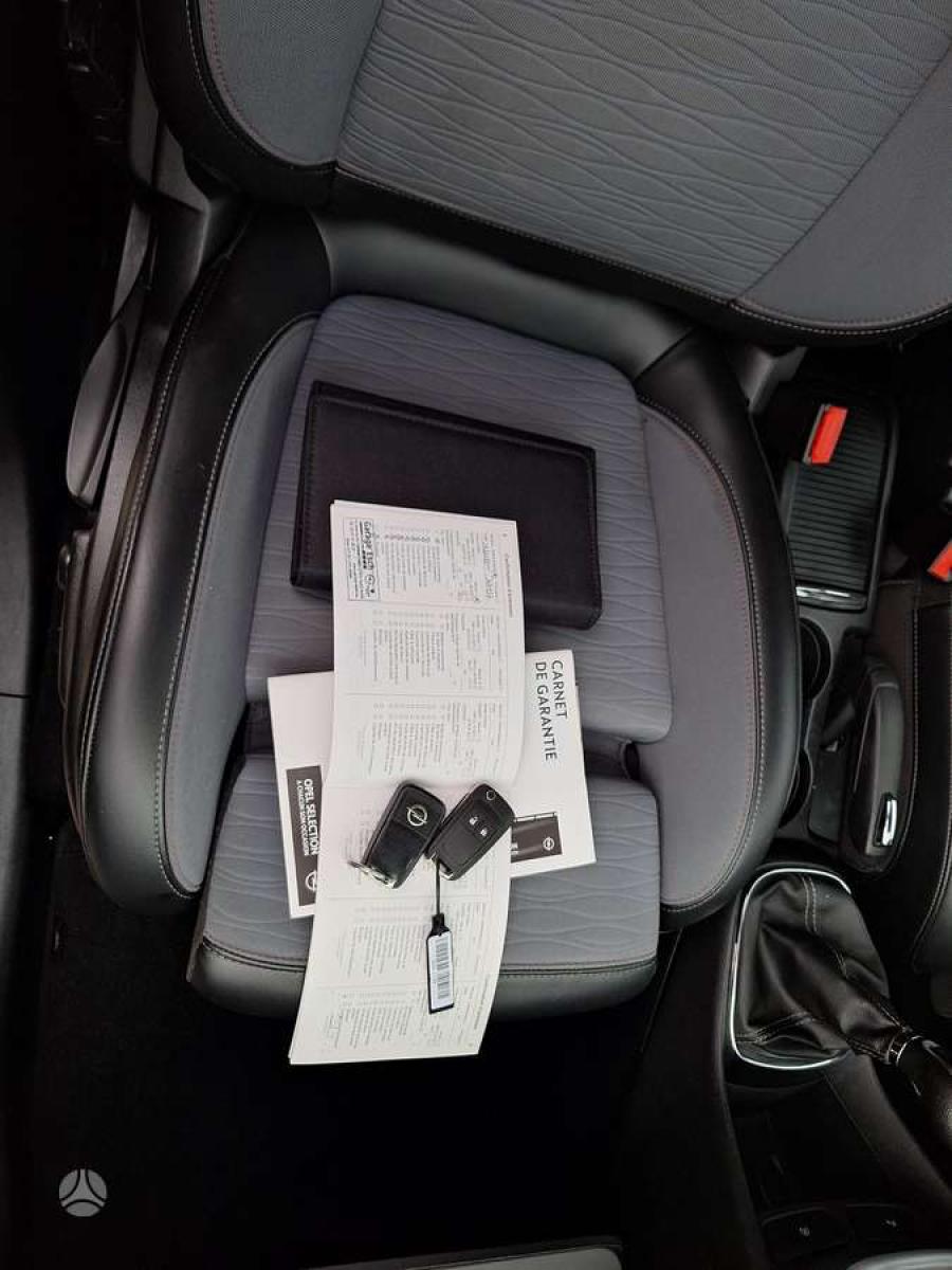 White Opel Mokka 2015 in Klaipeda, with an engine capacity of 1.60 L and mileage of 225 thousand km for 6750 €, photo 23 on AUTOMOTO.COM.LV