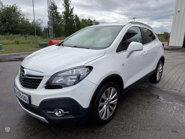 White Opel Mokka 2015 in Taurage, with an engine capacity of 1.60 L and mileage of 162 thousand km for 6500 €, photo 1 on AUTOMOTO.COM.LV