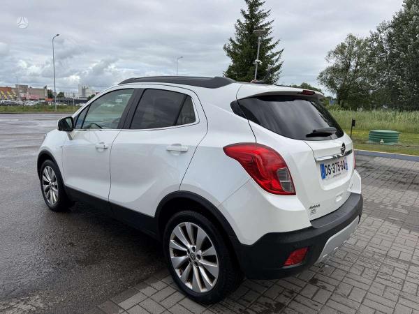 White Opel Mokka 2015 in Taurage, with an engine capacity of 1.60 L and mileage of 162 thousand km for 6500 €, photo 4 on AUTOMOTO.COM.LV