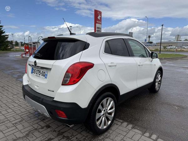 White Opel Mokka 2015 in Taurage, with an engine capacity of 1.60 L and mileage of 162 thousand km for 6500 €, photo 8 on AUTOMOTO.COM.LV