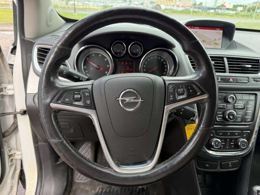 Белый Опель Mokka 2015 в Таураге, объемом двигателя 1.60 л и пробегом 162 тыс. км за 6500 €, фото 18 на AUTOMOTO.COM.LV