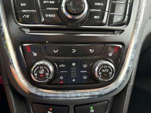 Balts Opel Mokka 2015 Tauragė, ar dzinēja tilpumu 1.60 L un nobraukumu 162 tūkst. km par 6500 €, foto 24 vietnē AUTOMOTO.COM.LV