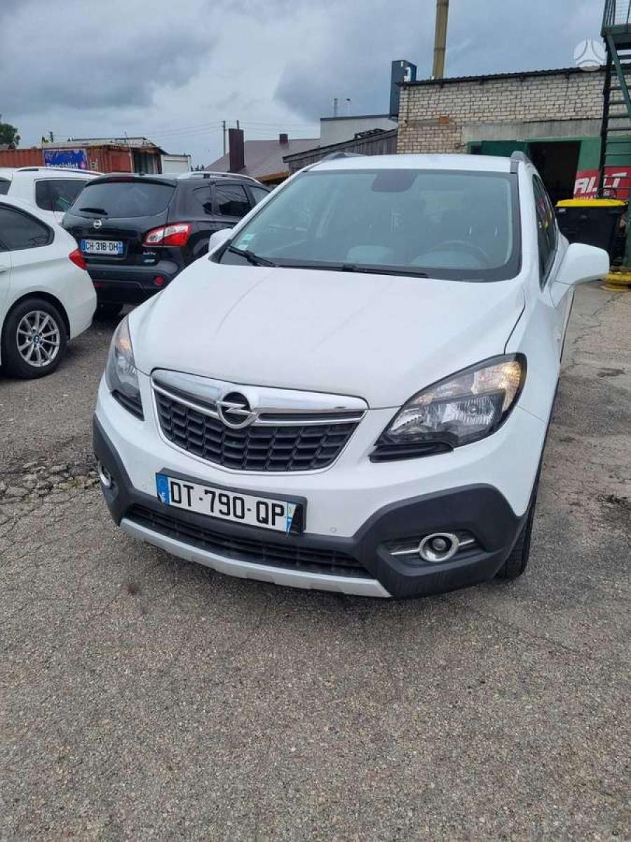 Белый Опель Mokka 2015 в Таураге, объемом двигателя 1.60 л и пробегом 156 тыс. км за 6200 €, фото 1 на AUTOMOTO.COM.LV