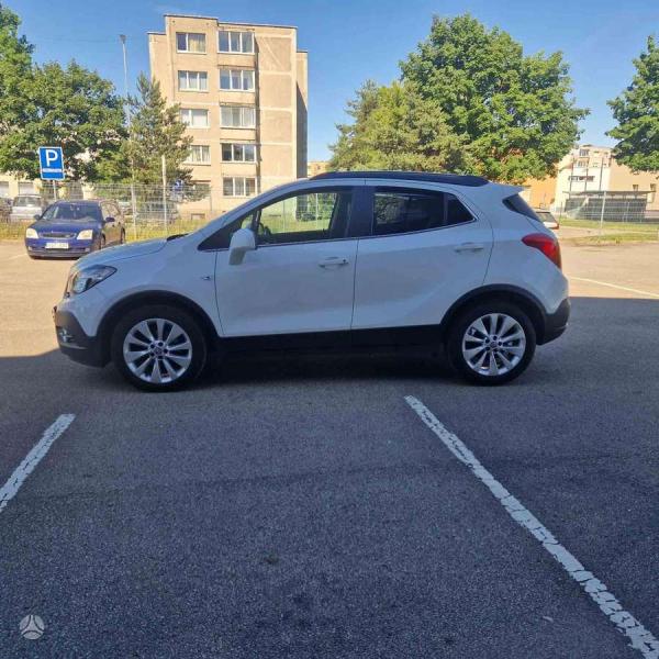 White Opel Mokka 2015 in Radviliskis, with an engine capacity of 1.60 L and mileage of 178 thousand km for 6999 €, photo 4 on AUTOMOTO.COM.LV