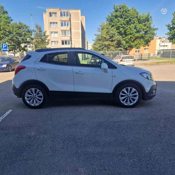 White Opel Mokka 2015 in Radviliskis, with an engine capacity of 1.60 L and mileage of 178 thousand km for 6999 €, photo 5 on AUTOMOTO.COM.LV