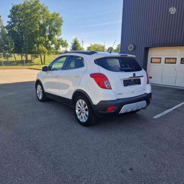 White Opel Mokka 2015 in Radviliskis, with an engine capacity of 1.60 L and mileage of 178 thousand km for 6999 €, photo 6 on AUTOMOTO.COM.LV