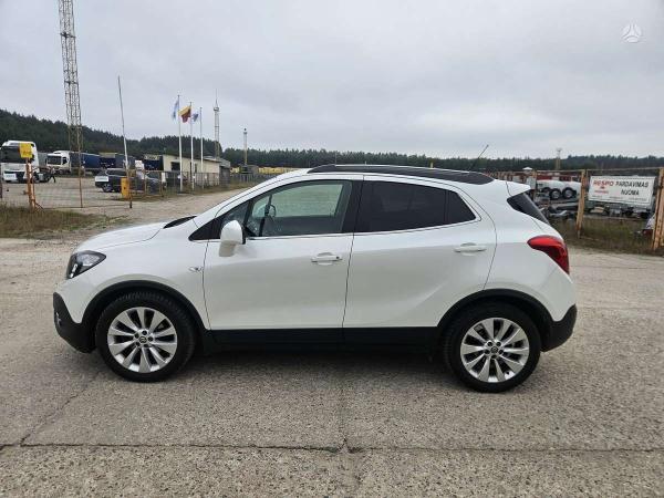 White Opel Mokka 2015 in Vilnius, with an engine capacity of 1.69 L and mileage of 217 thousand km for 7200 €, photo 2 on AUTOMOTO.COM.LV
